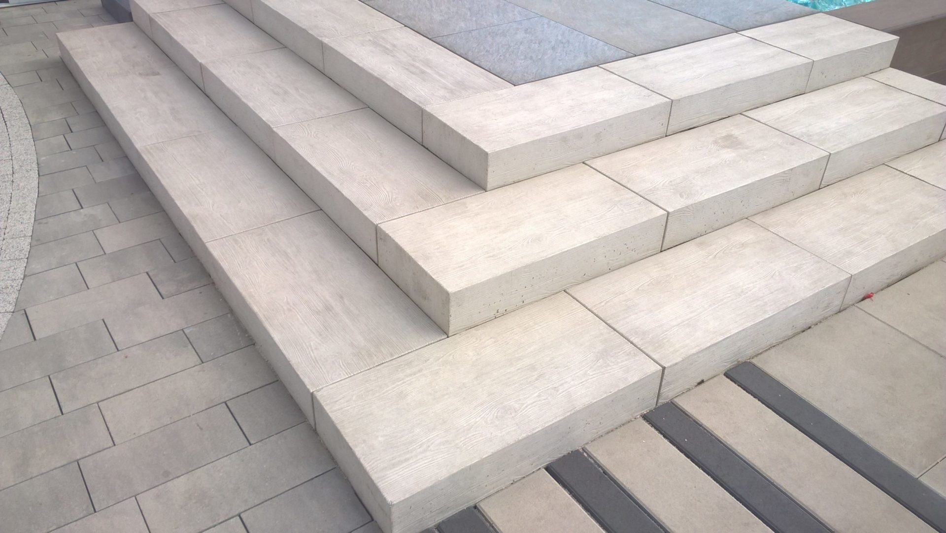 Jak stworzyć estetyczne i funkcjonalne schody? | libet.pl