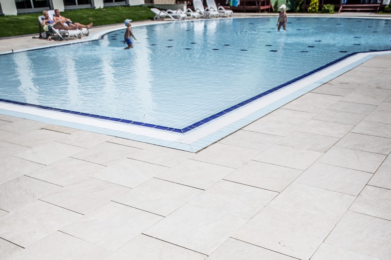 Z tarasu na basen | libet.pl